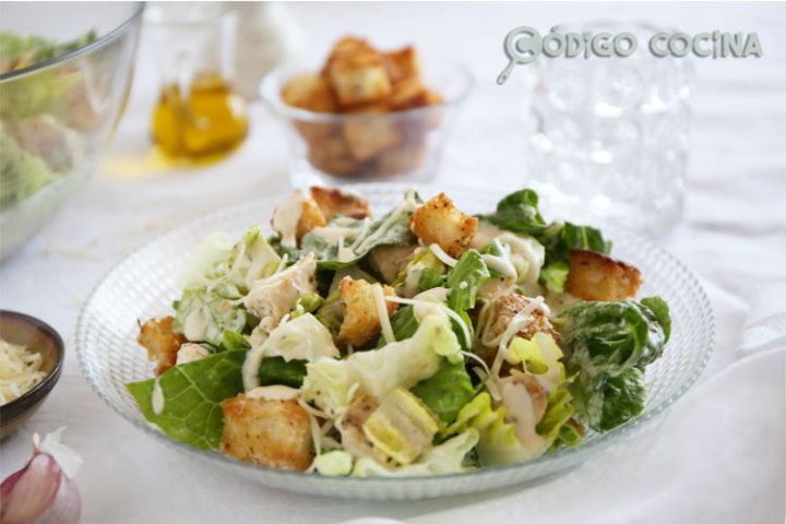 Cómo hacer ensalada César fácil - Código Cocina